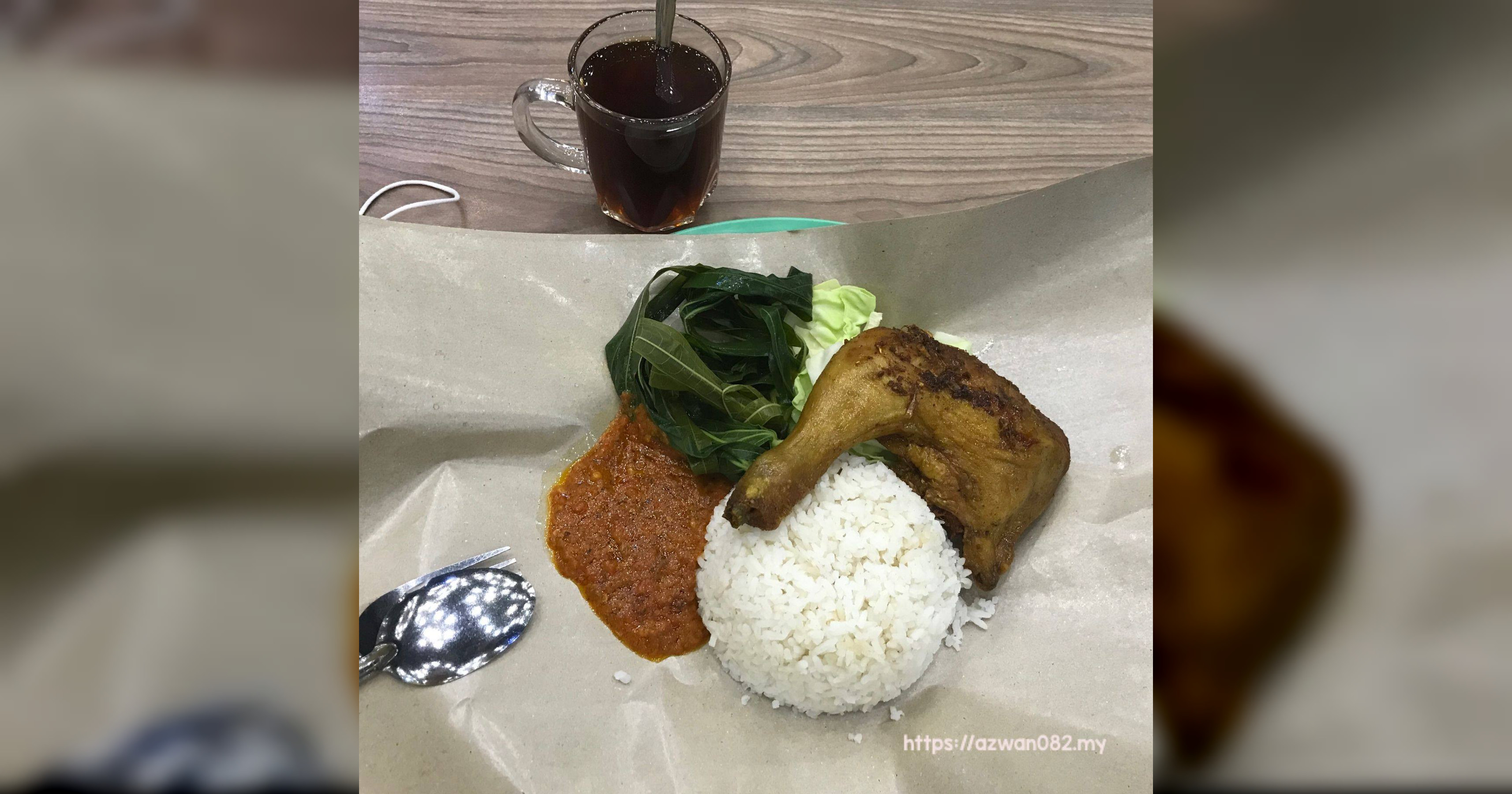 Nasi ayam penyet kat food court Emart Batu Kawa